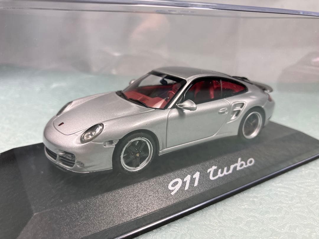 ディーラー特注ミニチャンプス　ポルシェ 911 turbo 991型2013年