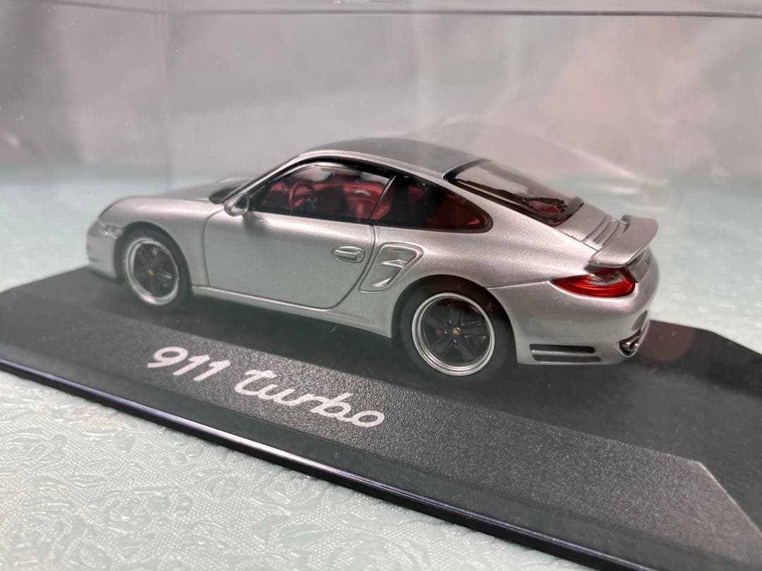 ディーラー特注ミニチャンプス　ポルシェ 911 turbo 991型2013年
