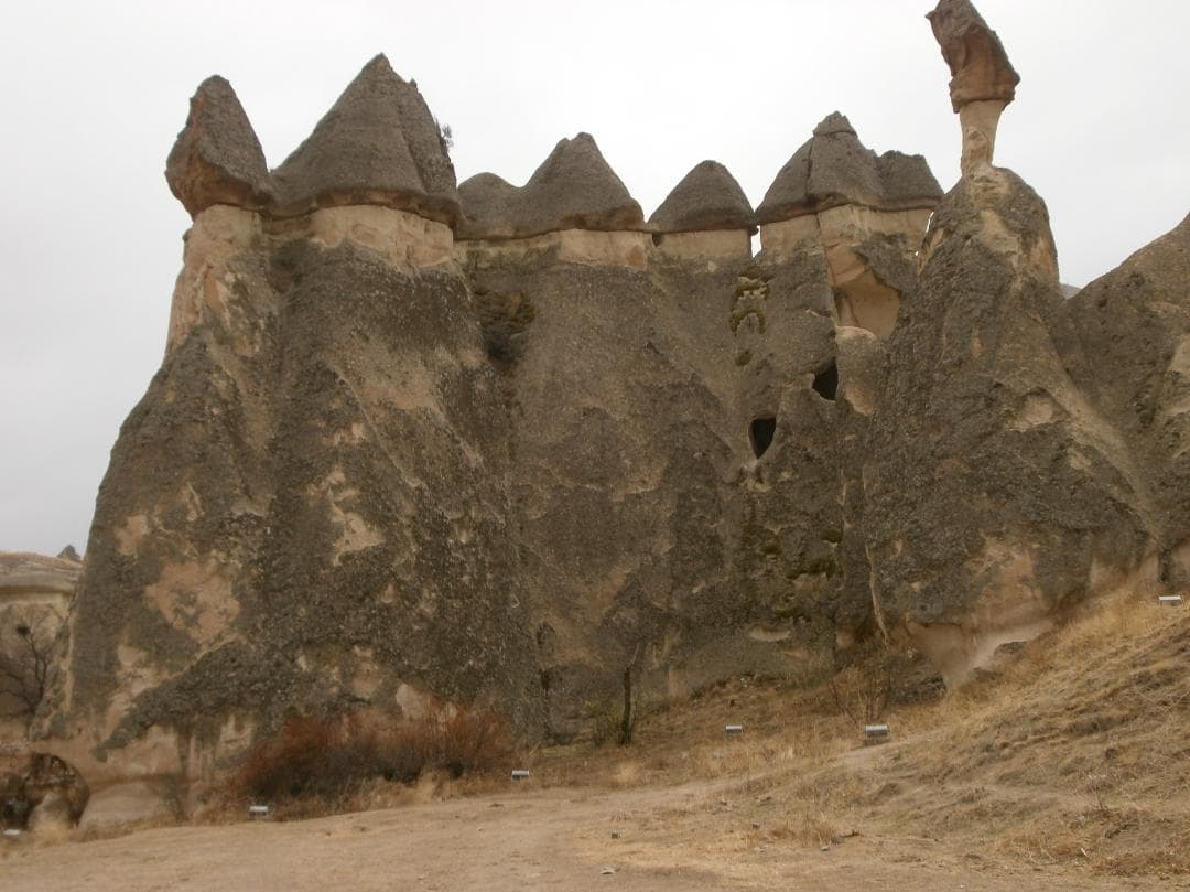 トルコ世界遺産カッパドキア彫刻ワイン中味入り未開封高さ20cm直径8cm
