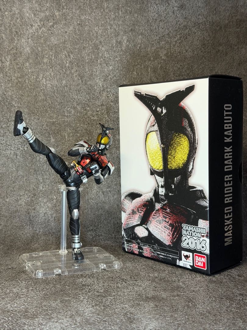 【抽選販売】S.H.Figuarts(真骨彫製法) 仮面ライダーダークカブト