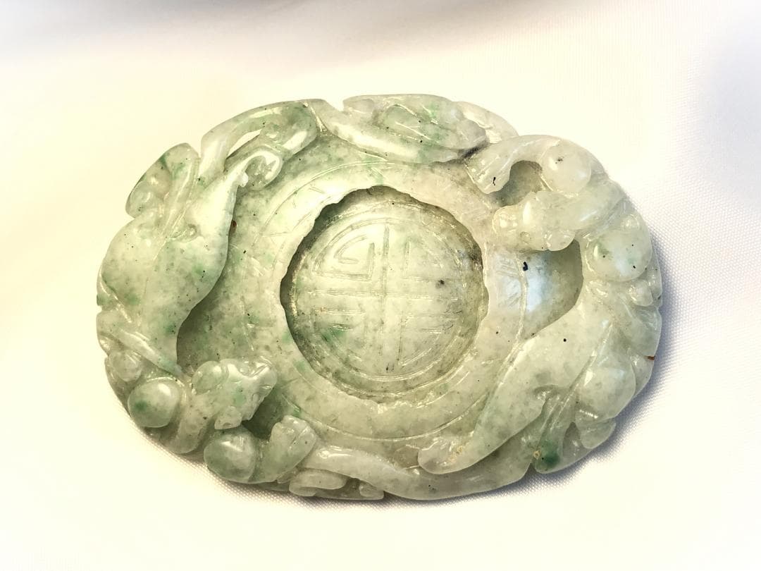 【 中国骨董翡翠 】　刳抜き平玉　双虎透かし彫り　帯留/佩玉/古玉/和田玉