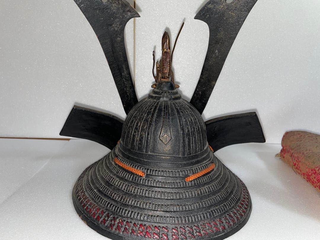 金属製の武具飾り 獅子・龍彫刻付き ２個セット