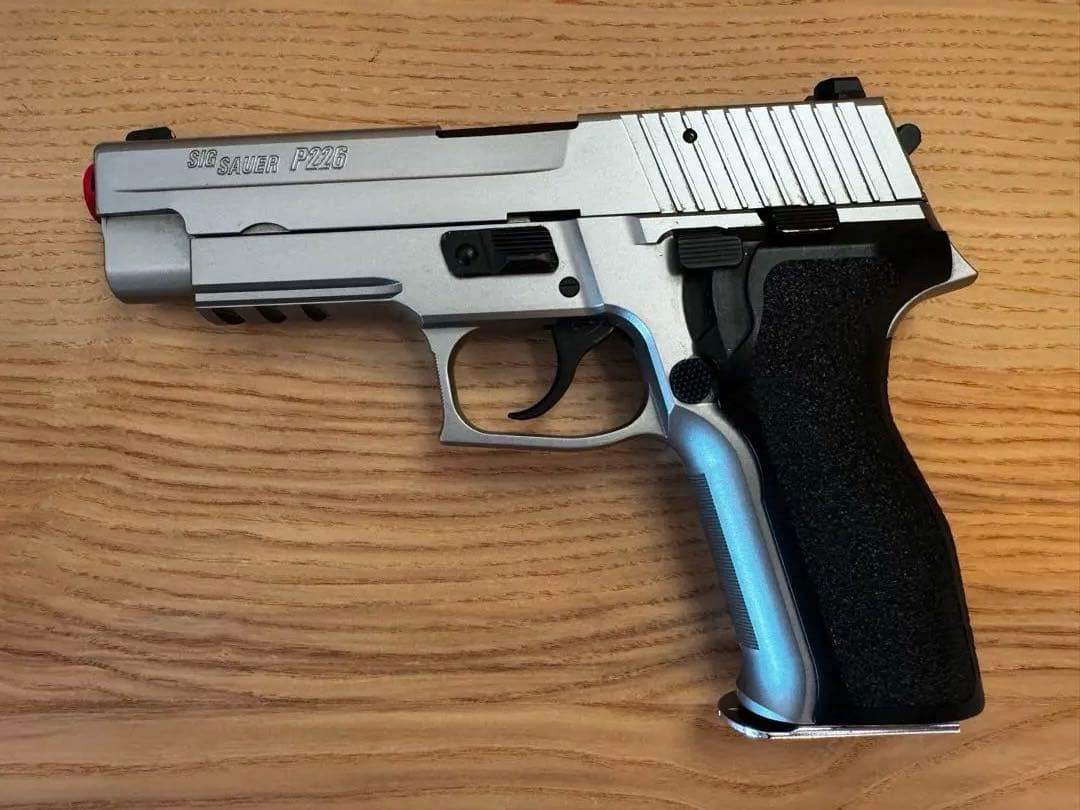 TOKYO MARUI SIG SAUER P226 E2 ステンレスモデル