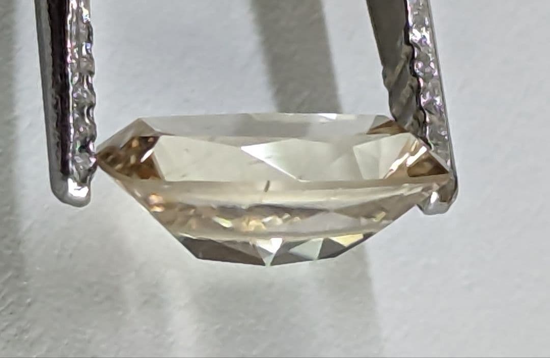 ハーツレンジ産 天然ジルコン 2.5ct ルース