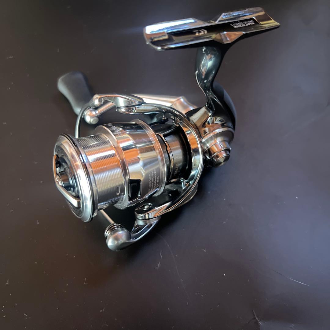 DAIWA EXIST2500S-XH フィッシングリール メタリックシルバー