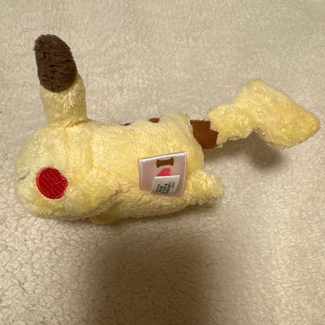 ポケモンのおねむりピカチュウ マスコットぬいぐるみ