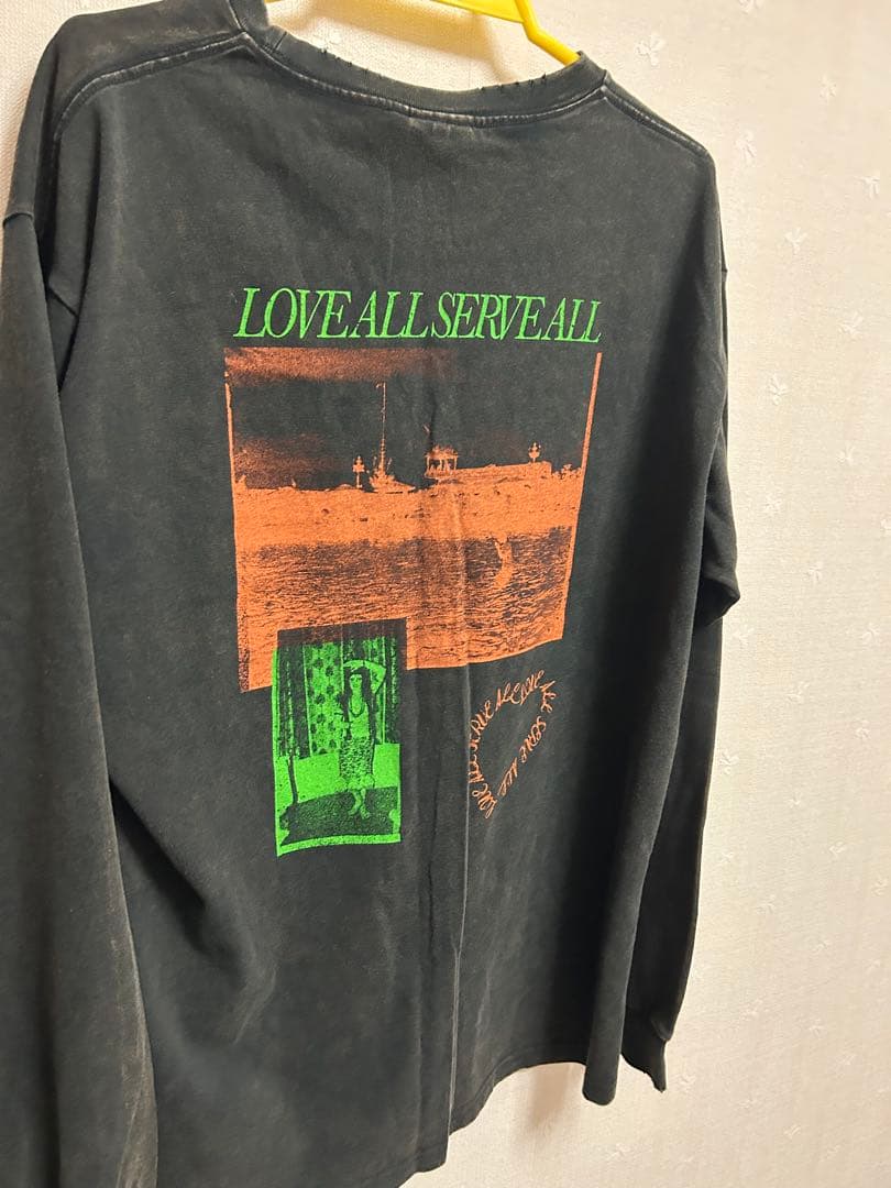 ダークグレー 長袖Tシャツ LOVE ALL SERVE ALL 藤井風