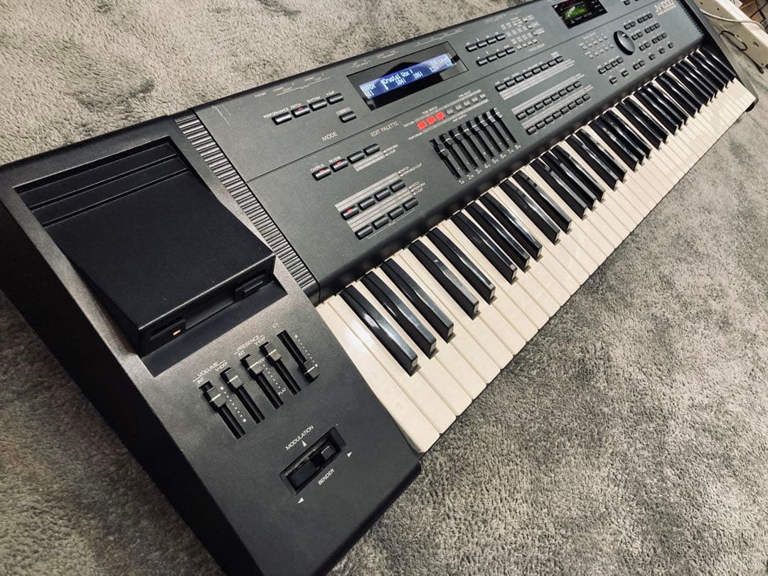 Roland シンセサイザー JV-1000