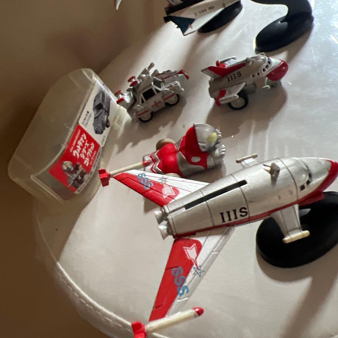 ウルトラマンフィギュアIII Sモデル 飛行機とミニカーセット