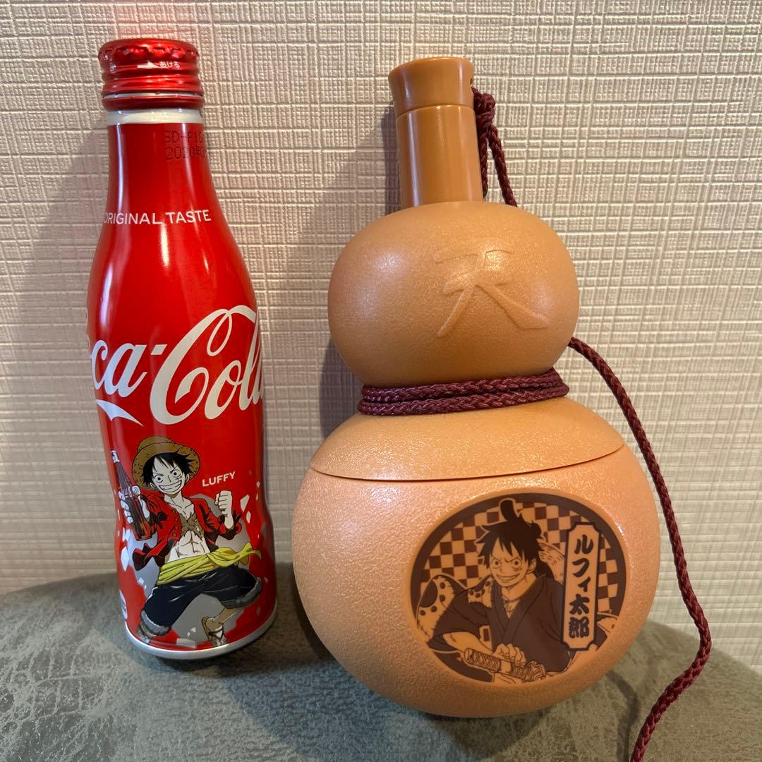 ①ワンピース　Hello, ONE PIECE コカコーラ　缶バッジ