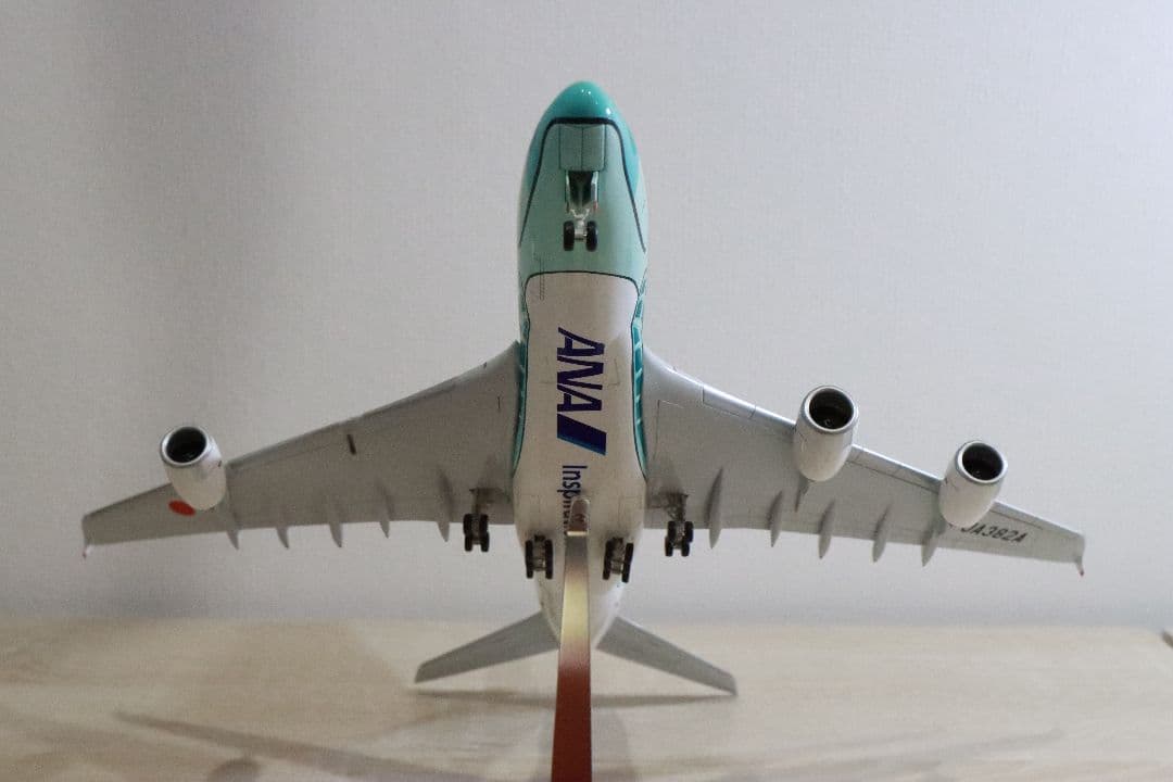 ANA A380 特別塗装モデル 1/200　※エンジン脱落