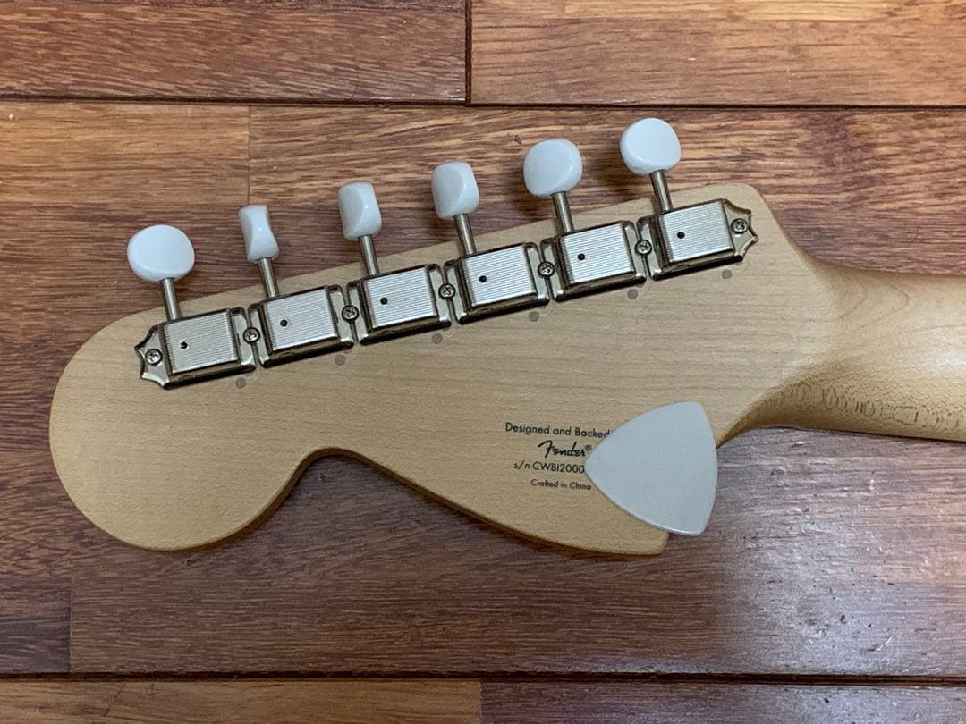 ギター Squier by Fender mustang