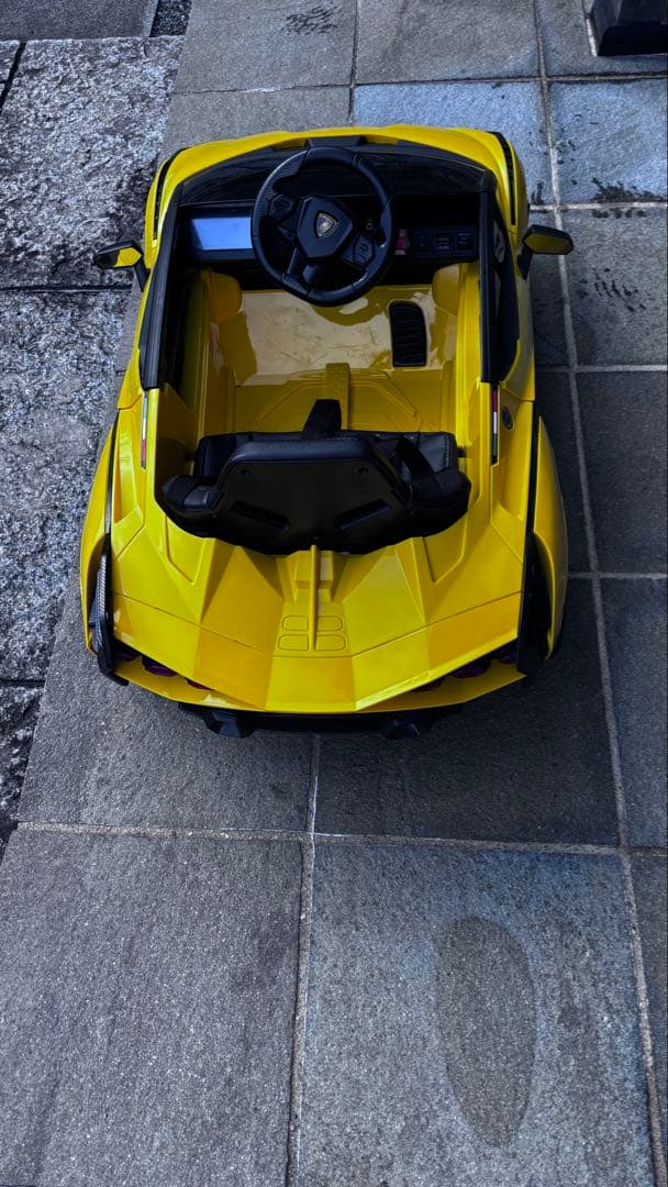 Lamborghini Sian イエローのオープンカー型ミニカー