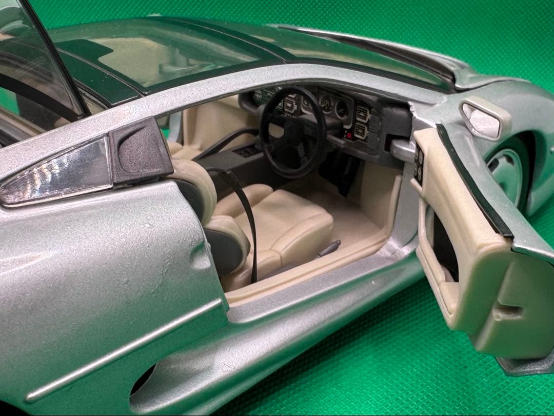 Jaguar XJ220 シルバー 1/18スケール