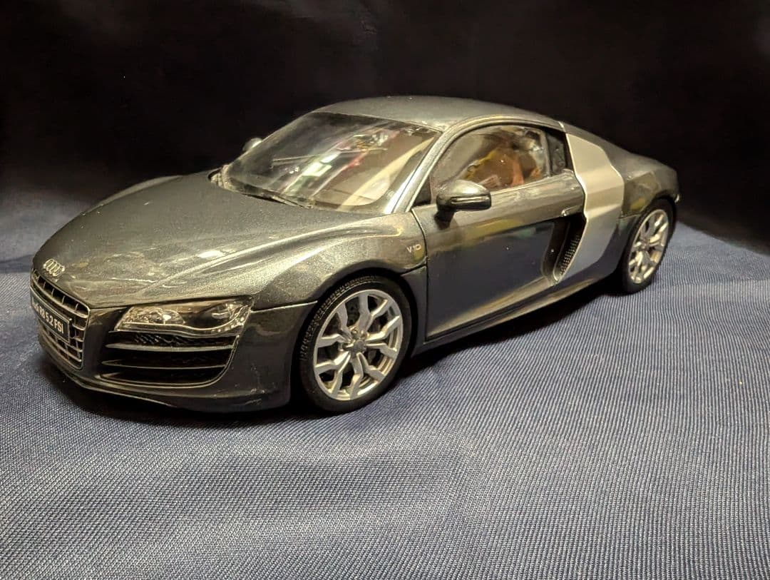 京商　1/18 Audi R8 5.2 FSI quattro 難有り