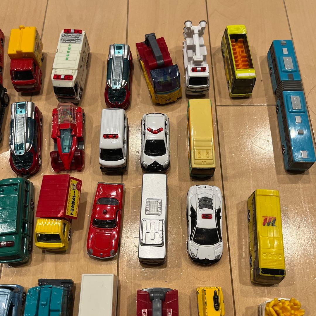 トミカ ミニカーまとめTOMICA 93台おまけ付きディズニーアンパンマン等