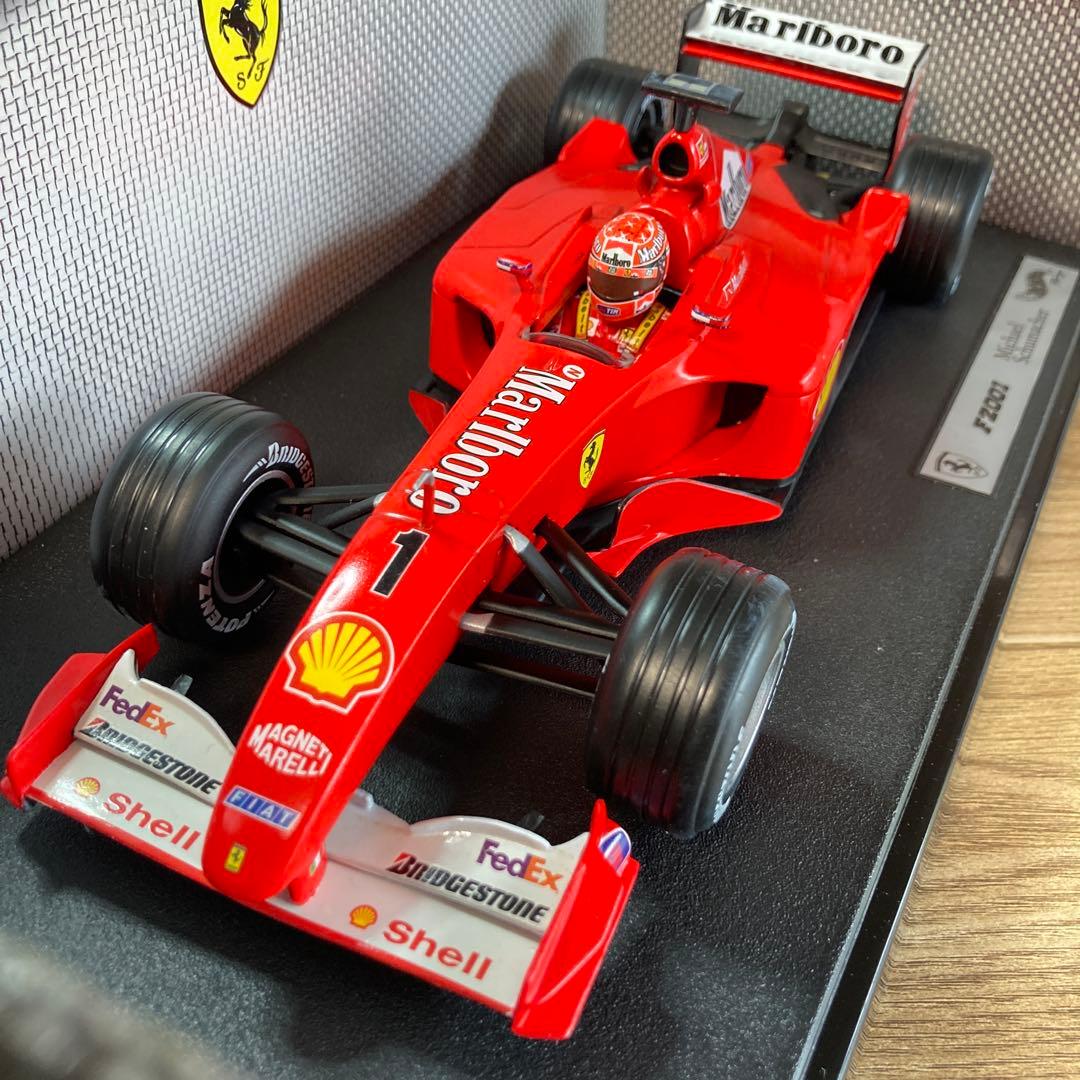 ホットウィール1/18 フェラーリ F2001 Mシューマッハ マルボロカスタム