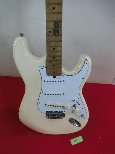 41：Fender Stratocaster エレキギター 部品取りジャンク