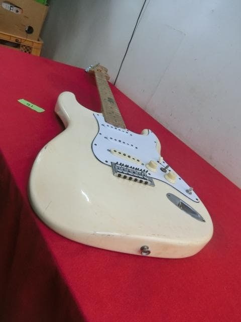 41：Fender Stratocaster エレキギター 部品取りジャンク