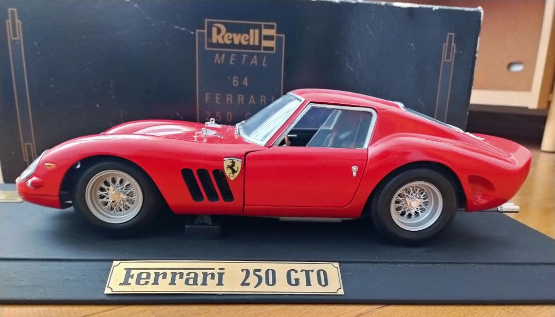 ミニカー Revell Ferrari 250 GTO 1/12