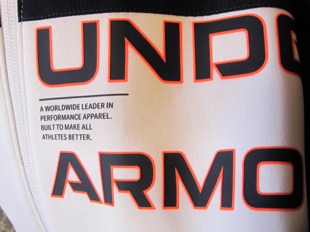 UNDER ARMOUR フード付きジャケット ホワイト/ネイビー