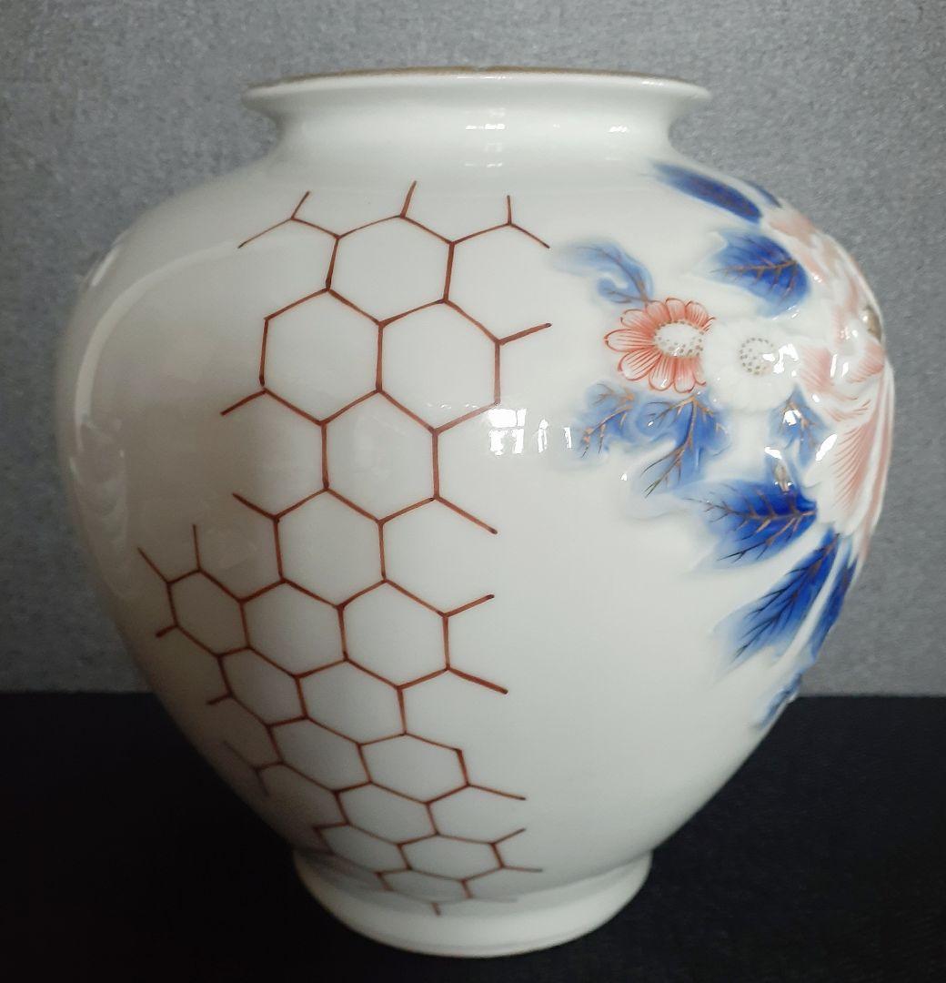 【時代古作品】肥前有田焼　在銘　陽刻浮彫　金彩色絵　牡丹に菊花図　花入れ　花瓶