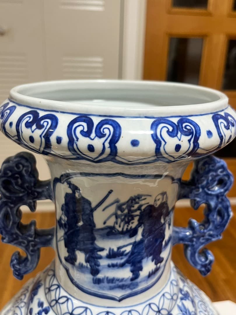 中国美術 清朝清代 青花刀馬人物図紋瓶 美品 陶磁器 装飾品 工芸品 美術品