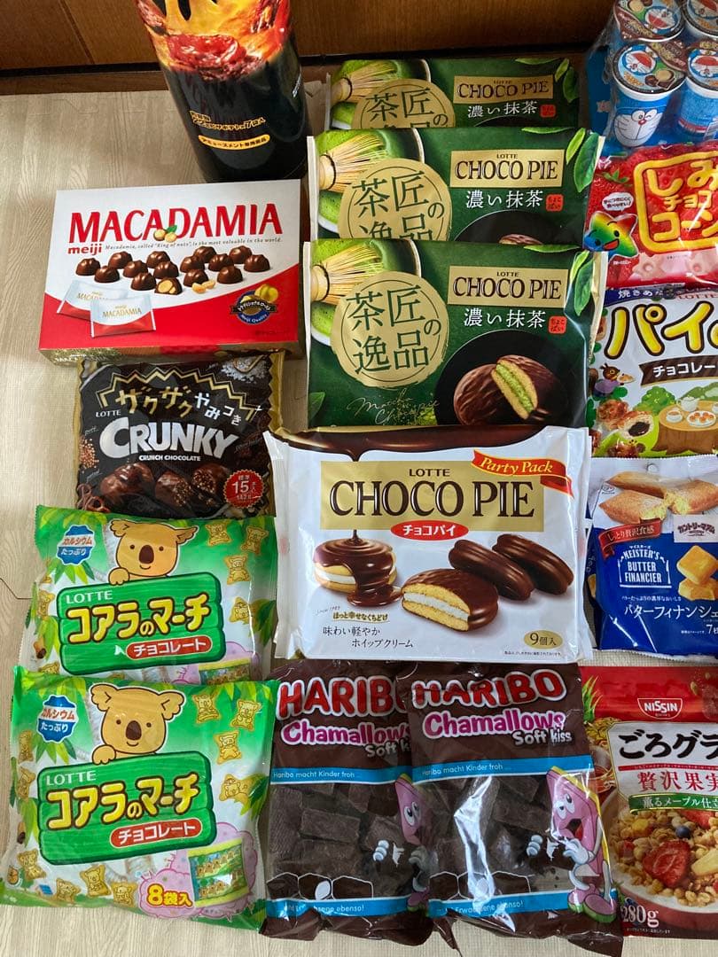 ③大容量お菓子詰め合わせ(18,500円相当)
