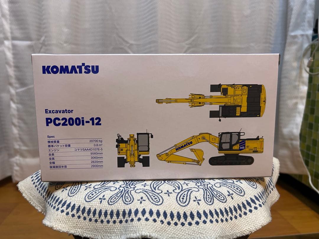 Komatsu PC200i-12 ミニチュア重機 1/50