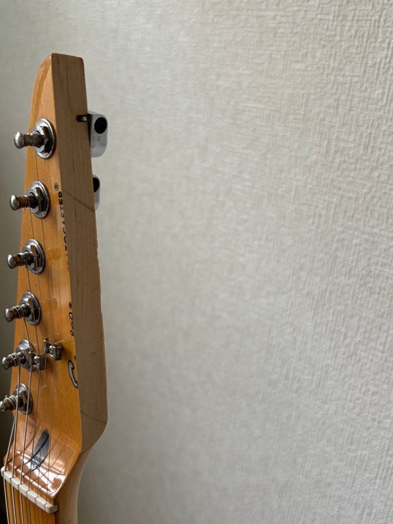 エレキギター 黄色・白　Squier ギターセット全部付き