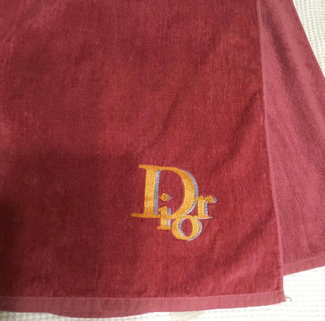 Christian Dior　ロゴ刺繍入り　大判バスタオルと大判フェイスタオル