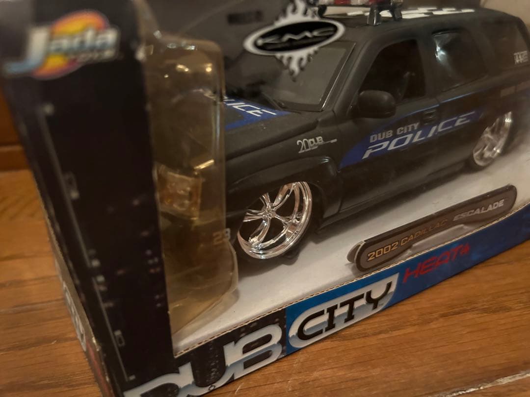 2002 CADILLAC ESCALADE 1／24