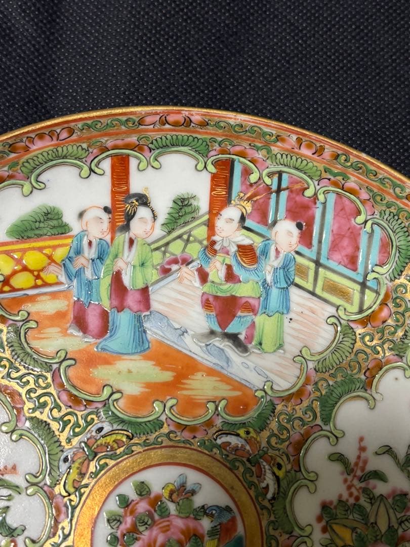 中国古美術品　清の時代　金彩粉彩人物花鳥中皿　21cm