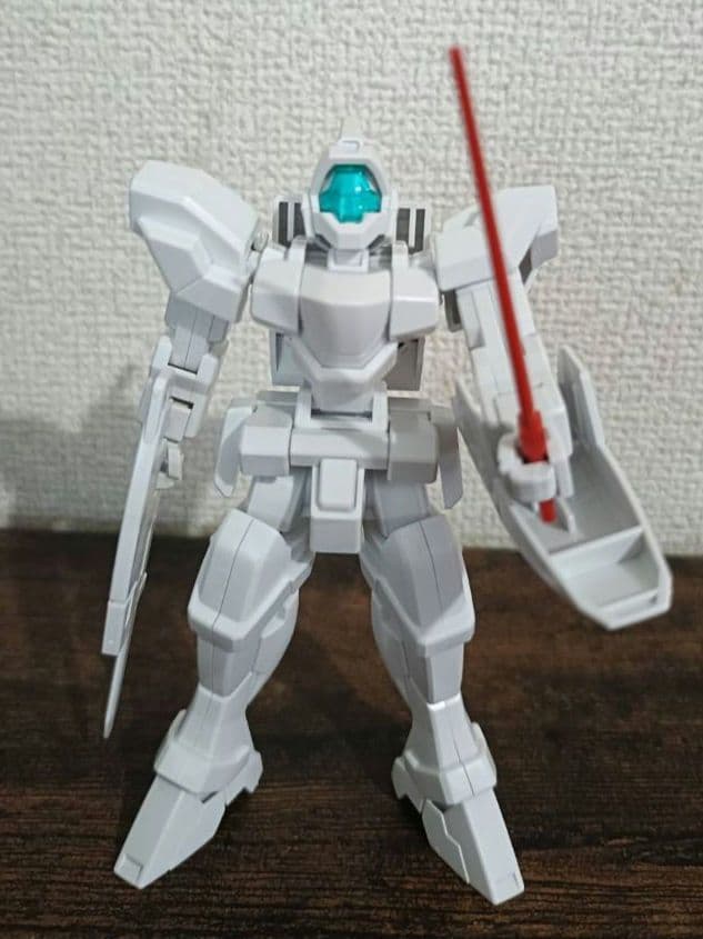 【新品】ガンプラ完成品3体ガンダムフィギュアとカード2枚のセット売り