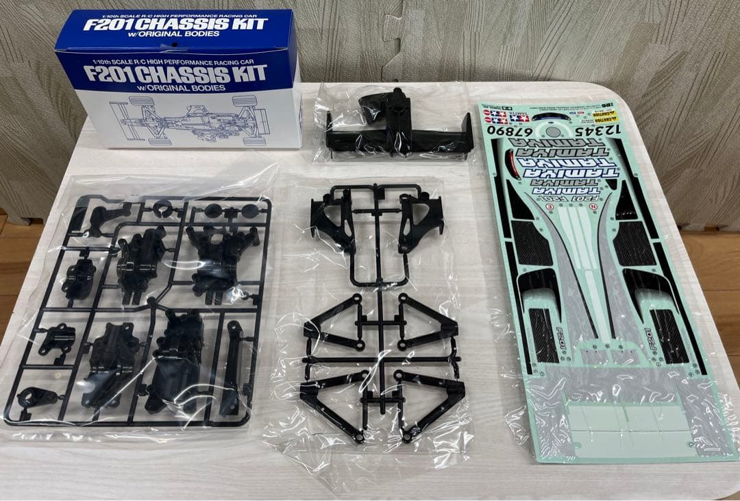TAMIYA F201 CHASSIS KIT オリジナルボディ付き