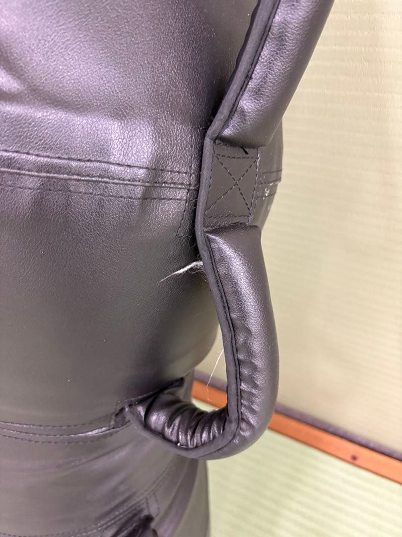 黒いキックミット 持ち手付き
