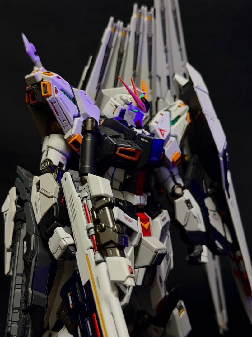 1/100 ニューガンダム 改修塗装済完成品 ガンプラ完成品 νGUNDAM