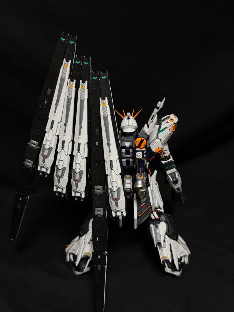 1/100 ニューガンダム 改修塗装済完成品 ガンプラ完成品 νGUNDAM