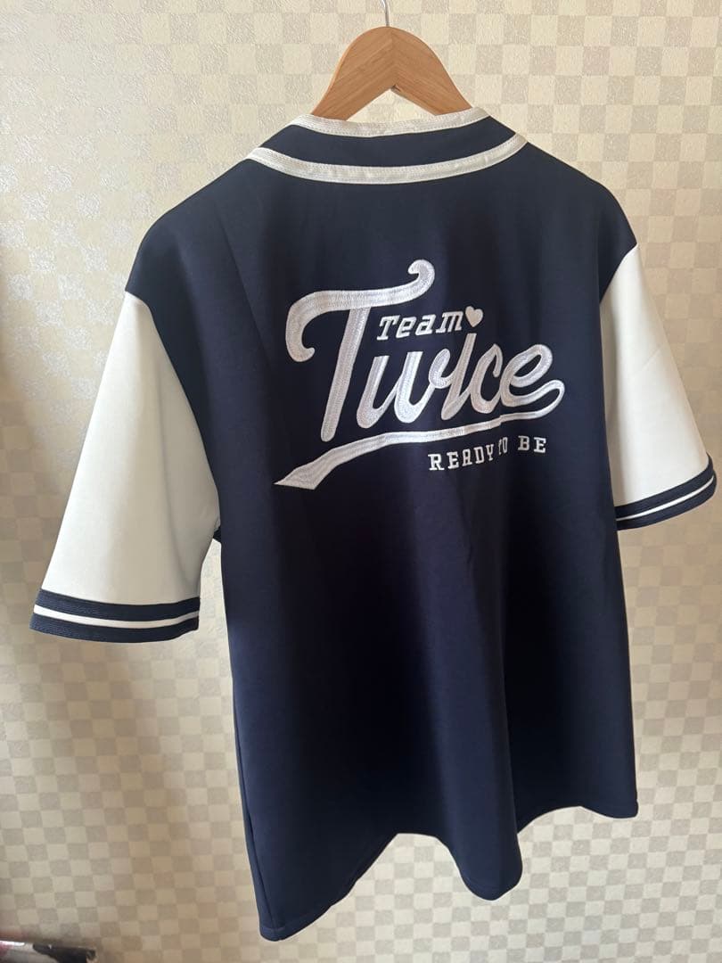 TWICE オフィシャルグッズユニホームシャツ　おまけ付き