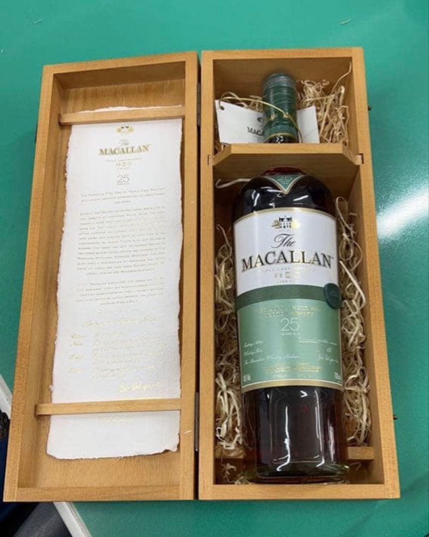 The Macallan 25年ウイスキー 木箱入り