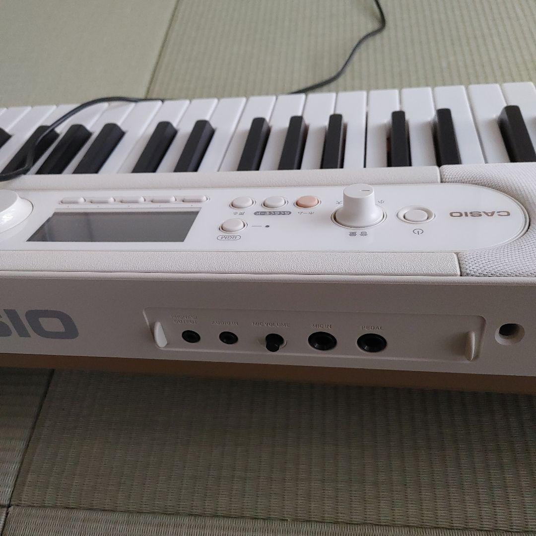 CASIO 61鍵電子キーボード ホワイト LK-526 22年製
