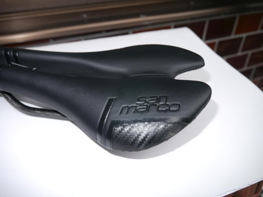 サドル：SELLE SAN MARCO ASPIDE CARBON FXサドル