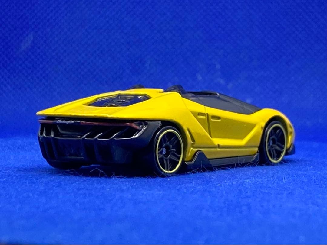 Hotwheels '16 L. Centenario Roadster 黄