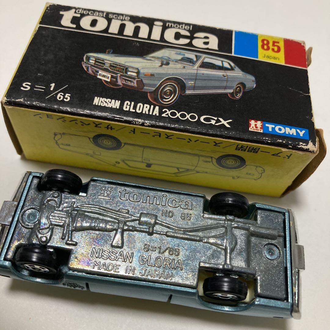 トミカ　日産グロリア2000 GXです。