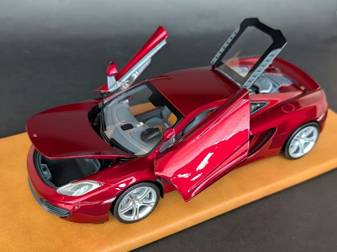 ミニチャンプス 1/18 McLaren MP4-12C