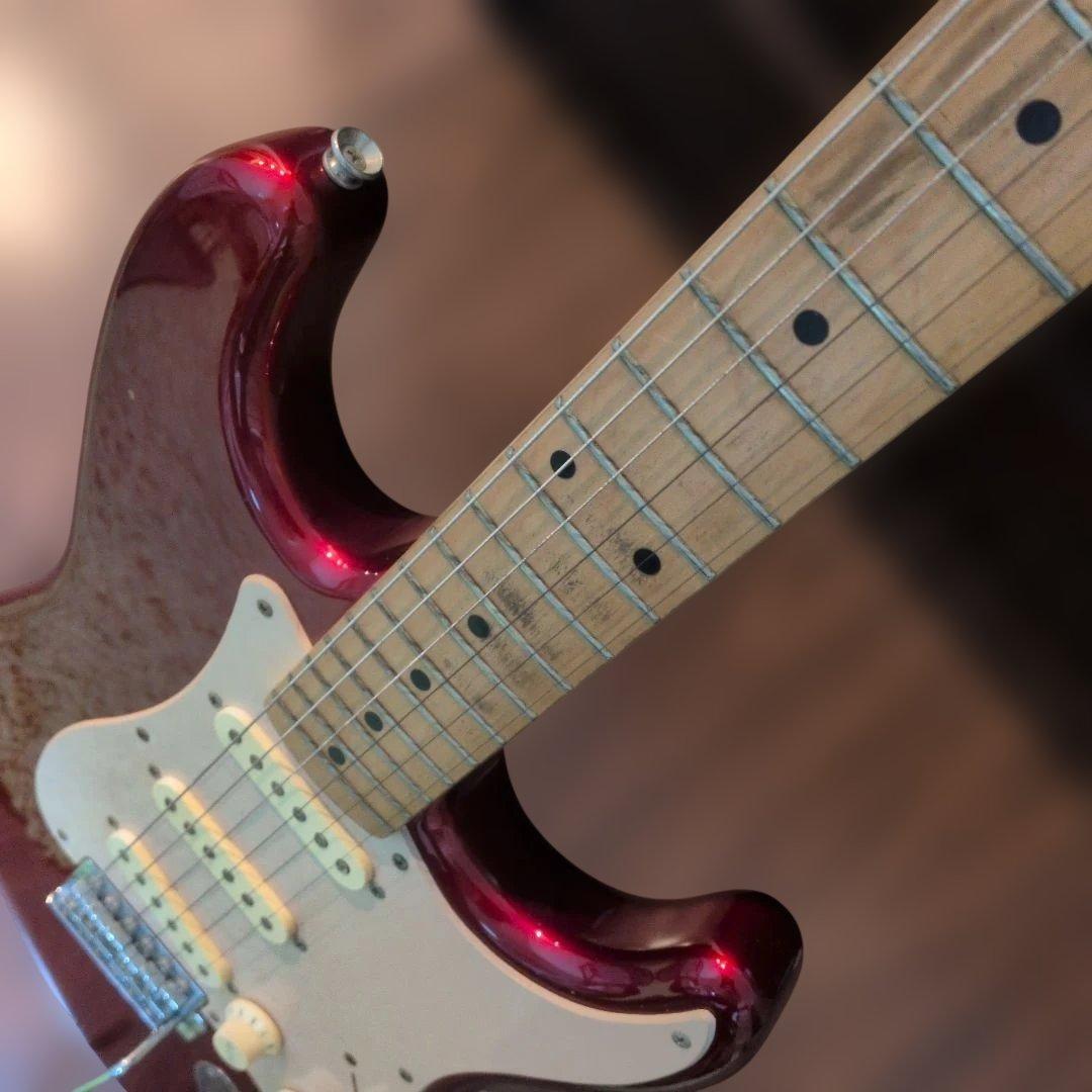Squier Stratocaster　ジャンク傷あり。 エレキギター レッド