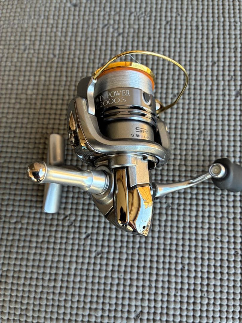 Shimano 11ツインパワーC2000S C 1000Sスプール付き