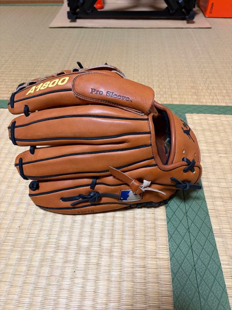 最終値下げ⚾️即購入歓迎　Wilson A1800 グローブ　投手用　軟式向き