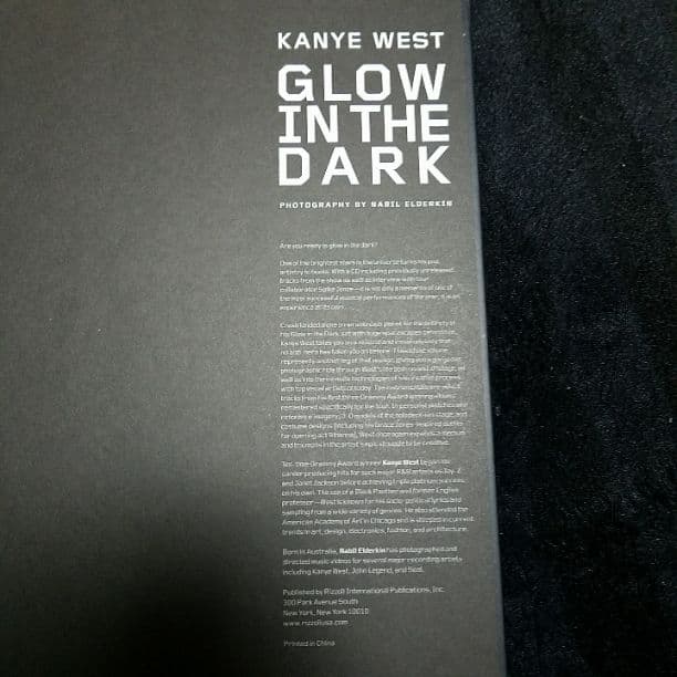 Kanye west GLOW IN THE DARK 写真集　YEZZY