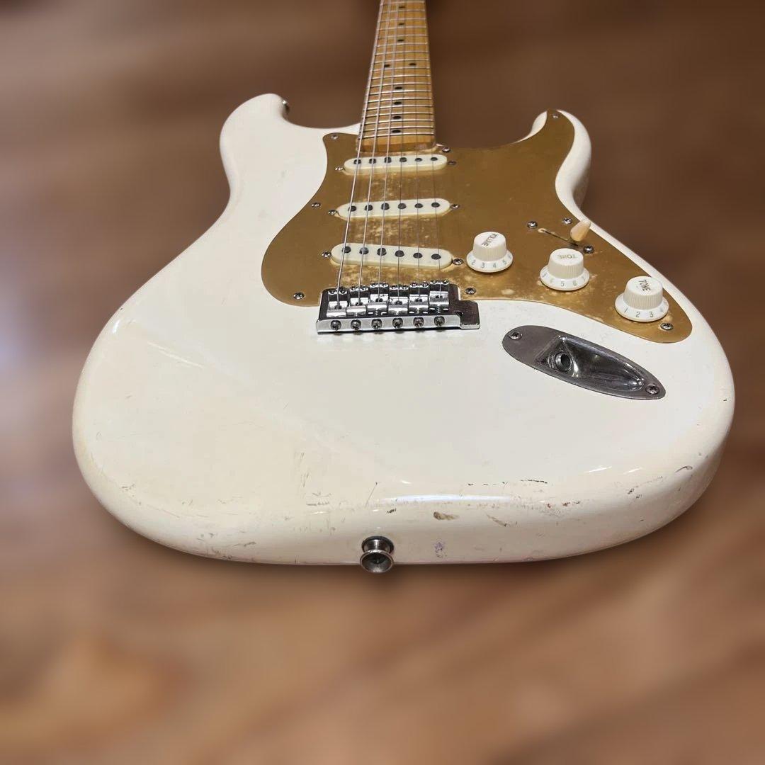 Squier Stratocaster ホワイト